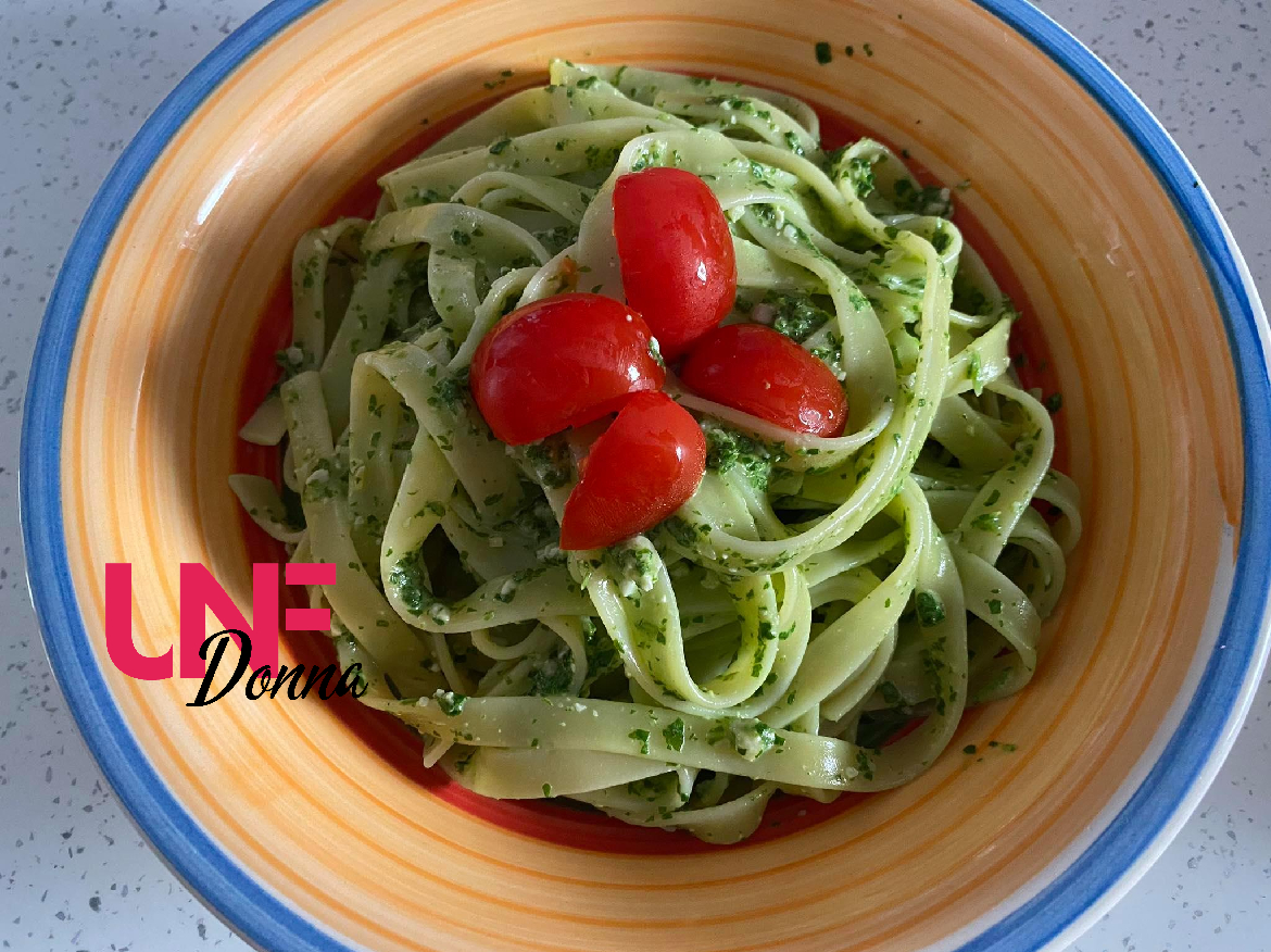 Fettuccelle con pesto di rucola: una ricetta facilissima - UNF Donna